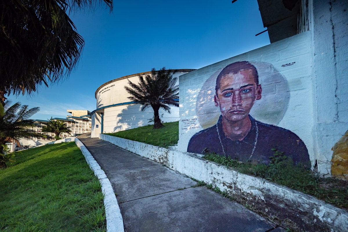 Visit Comuna 13 travel guide: the Graffiti Tour in Medellin (2025) - My ...